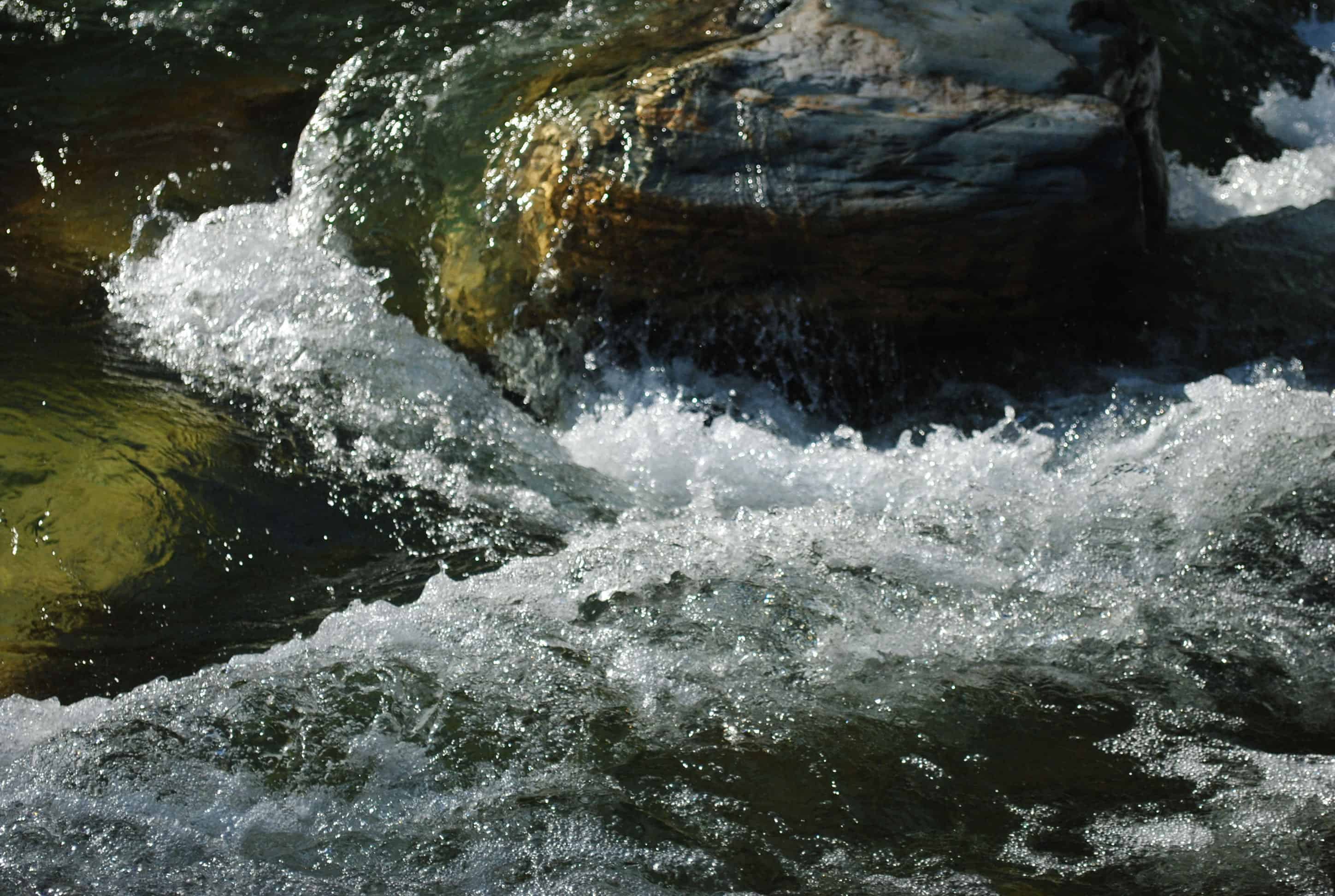 Tirthan Valley in Himachal - DETAILED Travel Guide & Weekend Trip Plan