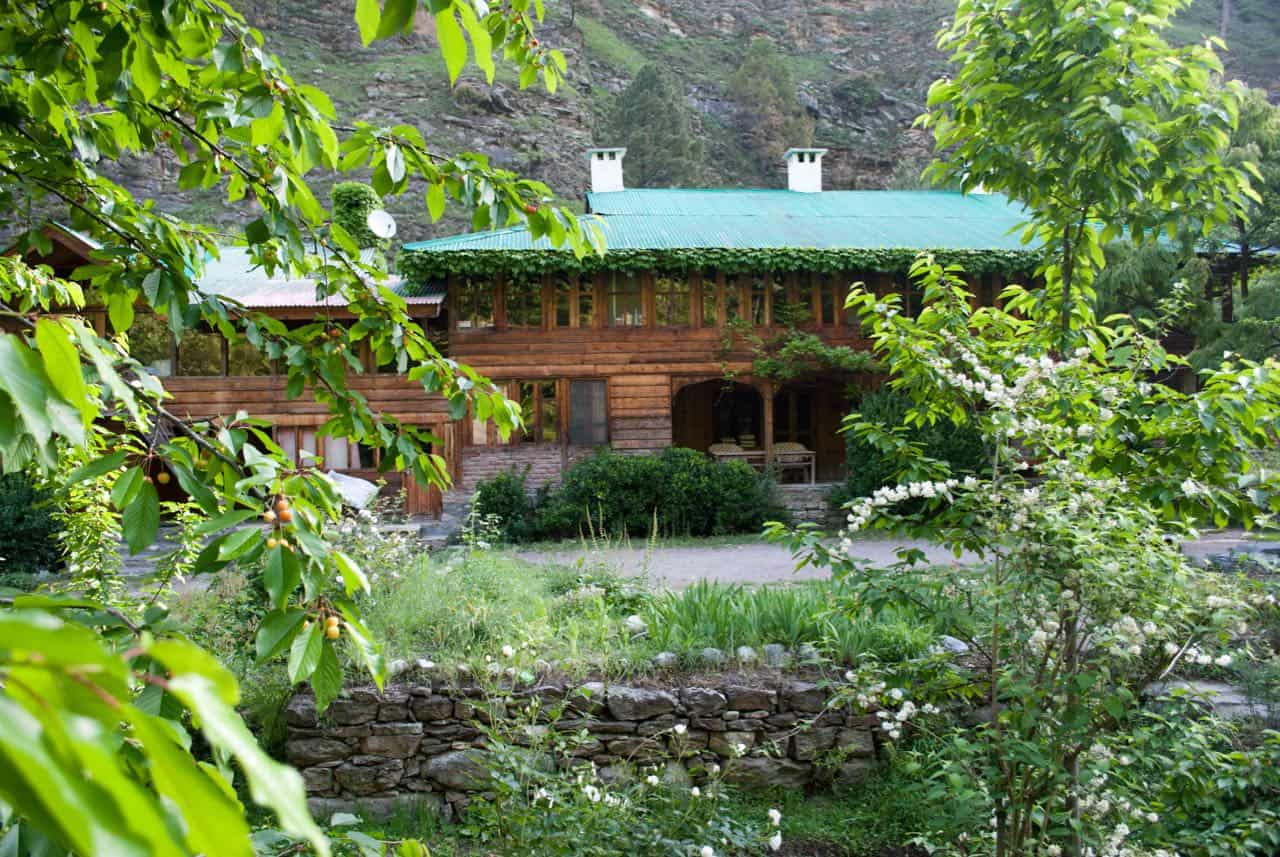 Tirthan Valley Travel Guide 2026 | Treks, Stay & Tips